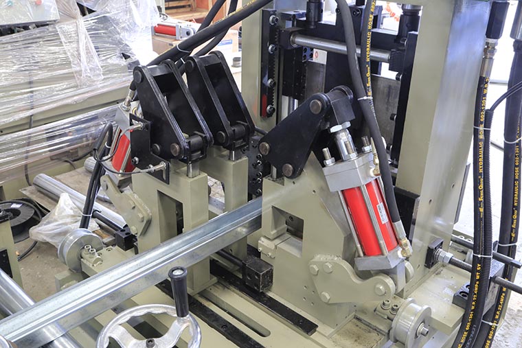 C Purlin Roll Forming Machine - Buy c section roll forming machine ...