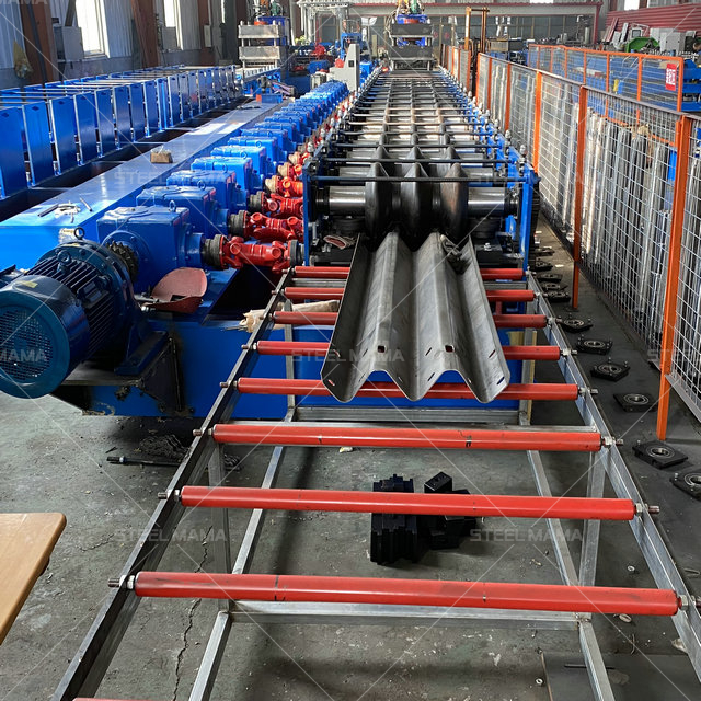 Automatic PLC Control W Beam & Tri Beam Highway Guardrail/Crash Barrier ...