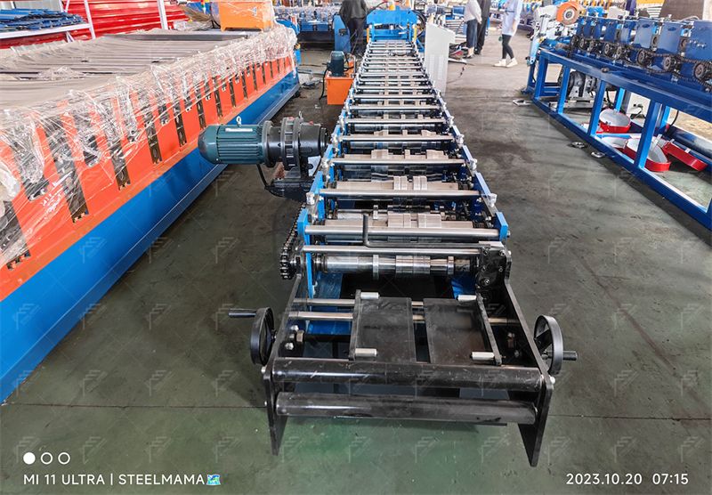 Russia Popular Full Automatic Self Lock Standing Seam Roofing Sheet ...